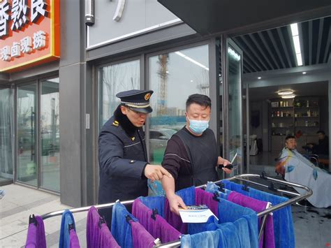 起步区城管：送普法服务进社区，做城市管理“贴心人” 记者直击 舜网新闻