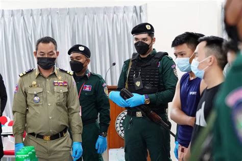 នគរបាលប្រឆាំងគ្រឿងញៀន ឃាត់ខ្លួនជនសង្ស័យចំនួន០៥នាក់ ដកហូតគ្រឿងញៀនជាង១គីឡូ Phnom Penh Reporter