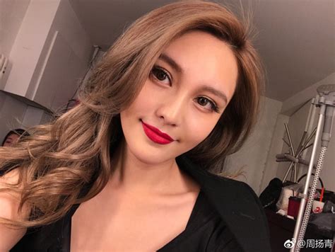 周揚青微博大方 Po 出素顏照，小豬羅志祥：「我認識她的時候，她還沒整形」 Juksy 街星