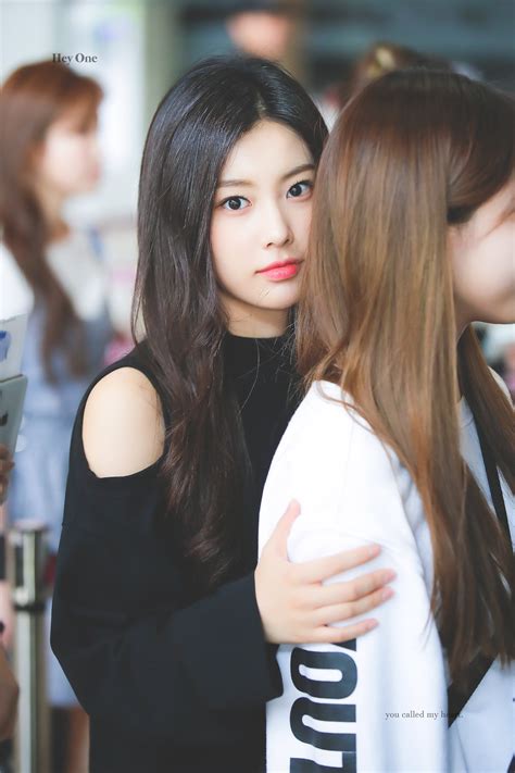Hyewon Stare Hyewon