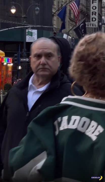 Эксперимент с напечатанными на футболке сиськами Banana By 50 оттенков жёлтого Лучше банан