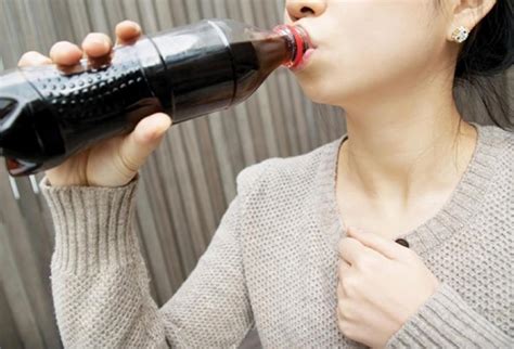 소화 안 될 때 콜라로 뻥~ 위장 망가지는 지름길 당신의 건강가이드 헬스조선