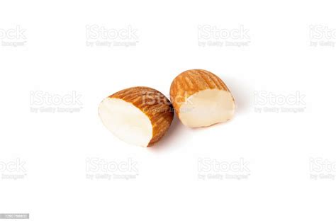 아몬드 너트 조각과 흰색 배경 고립 아몬드를 잘라 클리핑 경로에 건강 식품 건강한 식생활에 대한 스톡 사진 및 기타 이미지 건강한 식생활 과일 배경 주제 Istock