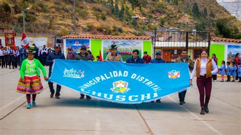 Alcalde Y Regidores De Chuschi Participaron En El Desfile Por El