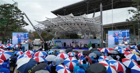 수원월드컵구장 밴드페스티벌 뜨거운 열기 속 성료