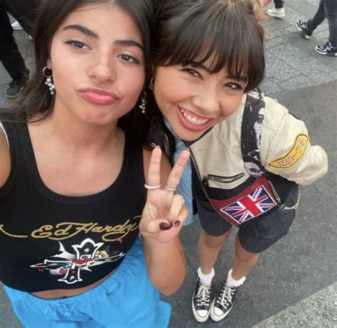 Xochilt With Kyndra Clube Babá