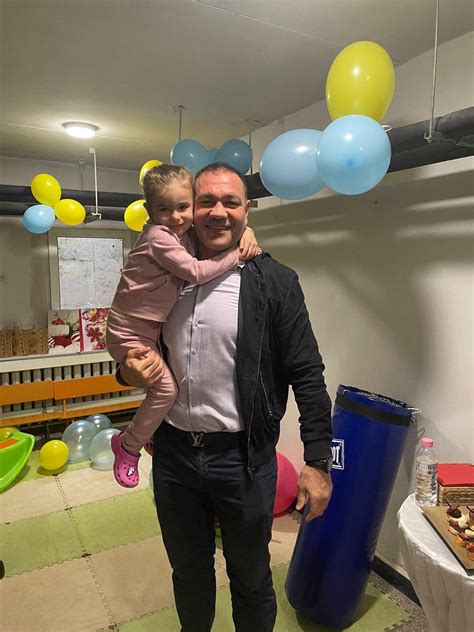 САМО В ПИК И РЕТРО Кубрат Пулев чака още две деца СНИМКА Информационна агенция ПИК