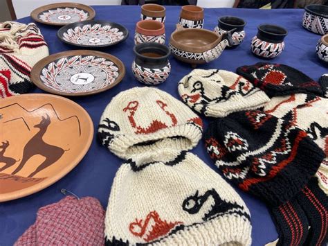 Galería Muestra De Artesanías Indígenas Y Tradicionales En La Pucv