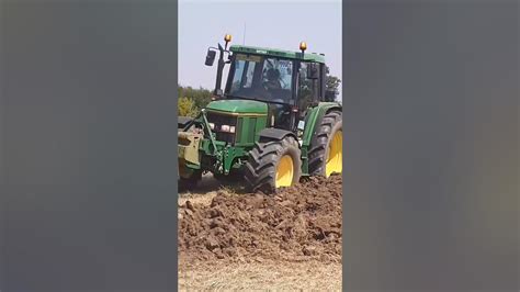 Мила дівчина потужно працює на тракторі Youtube