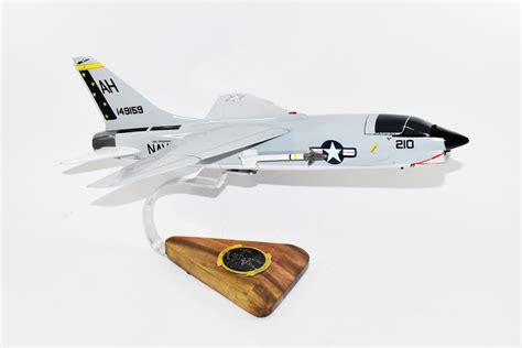 Vf 162 Hunters F 8e Crusader Model Vought F 8 Crusader 18 Mahogany