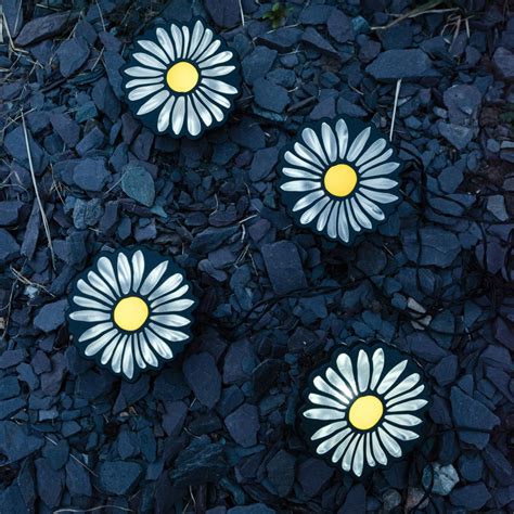 Uk Set Of 4 Solar Daisy String Light