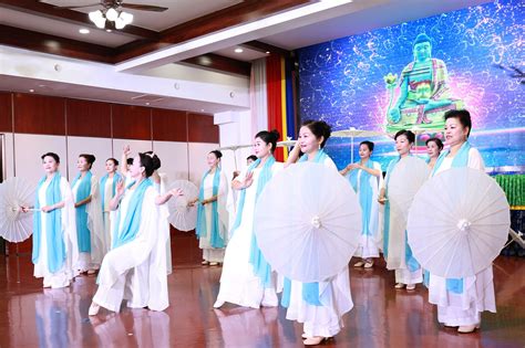 请欣赏厦门石室禅院弘愿合唱团禅舞队表演的禅舞 凤凰网视频 凤凰网