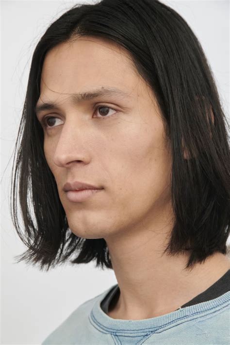 山本耀司 Yohji Yamamoto 2023 24秋冬男装秀 后台妆容 Paris Fall 2023 天天时装 口袋里的时尚指南