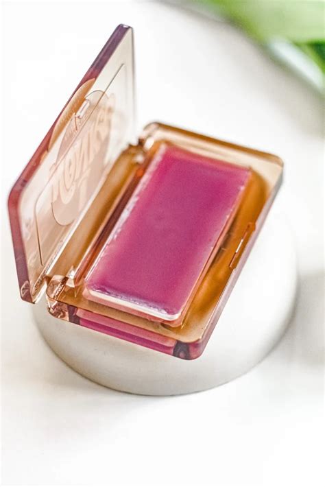 رژگونه چرب شیگلم از کالکشن ویلی ونکا ماهین