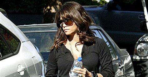 〈스포츠칸〉섹시한 임산부 할리 베리