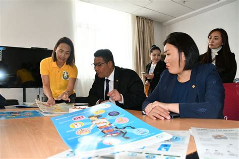 Эрүүл мэндийн сайд С Энхболд Хөгжлийн бэрхшээлтэй хүүхдийн сэргээн засах хөгжлийн төв д ажиллалаа