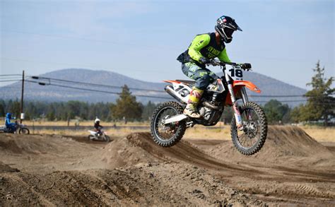 D850 5d4人像对比d7000人像曝光 随意云