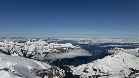 유럽에서 제일 높은 곳 동양인이 70 정도 한국인 중국인 일본인 특히 한국인이 절반 정도 되는 듯 정상에서 신라면을 나눠줌 Humin Jung