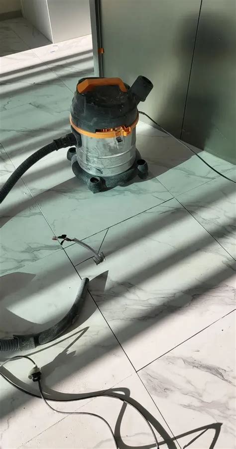 원하는 타일 시공을 정확히 파악하시고 꼼꼼하게 시공해주셨습니다 마무리까지 깔끔하게 해주셔서 만족도 100프로입니다 숨고 숨은고수