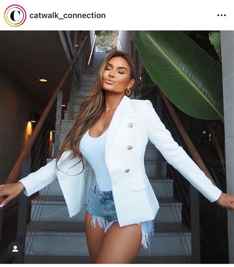 Pin De Theliciousgirl Em White Gowns Looks Estilosos Looks Casuais