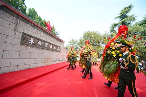 湖北襄阳：社会各界缅怀先烈 人民图片网