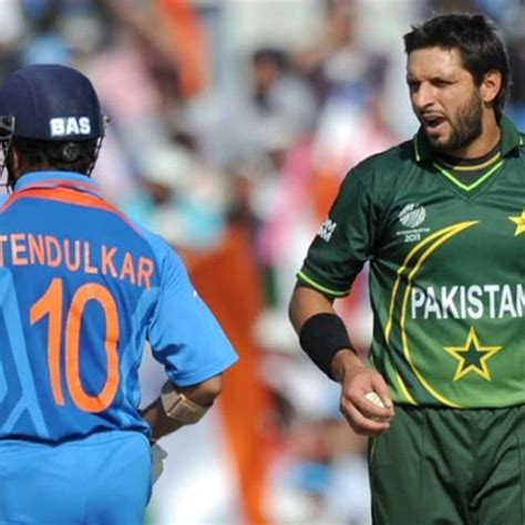 వన్డేల్లో తొలి ఫాస్టెస్ట్ సెంచరీ సచిన్ బ్యాట్‌తో పాక్ ప్లేయర్ ప్రపంచ రికార్డ్ ఎప్పుడు