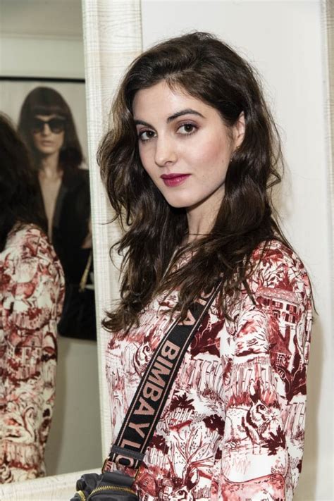 Photo Exclusif Claire Chust Embrase La Toile Avec Une Photo Styl E Et Sexy Publi E Sur