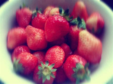 草莓 Taken With Picplz 晓 Flickr