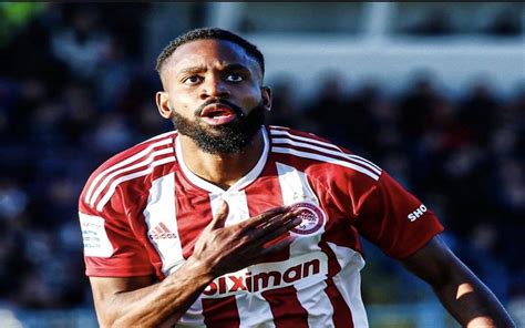Foot Cédric Bakambu Marque De Nouveau Les Esprits Election Net 👉