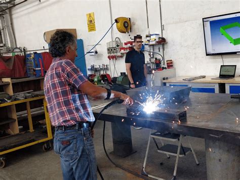 User Testing A Smart Armband For Gestural Interaction On The Shop Floor
