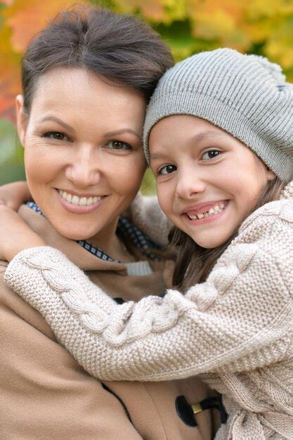 Premium Photo Mother And Daughter Outdoors
