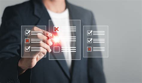 온라인 설문 조사를 작성하고 퀴즈 질문에 답하십시오 확인란을 선택하고 온라인 양식을 작성하십시오 개념에 대한 스톡 사진 및 기타 이미지 Istock