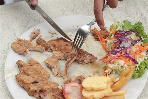 스테이크 및 야채 샐러드 프렌치 프라이와 함께 제공 0명에 대한 스톡 사진 및 기타 이미지 0명 2015년 고기 Istock