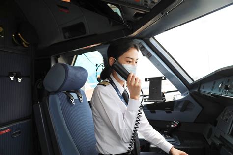 南航 空中玫瑰”刘晓琳：攻坚克难冲上云霄，安全飞行8000余小时航班家人中国民航