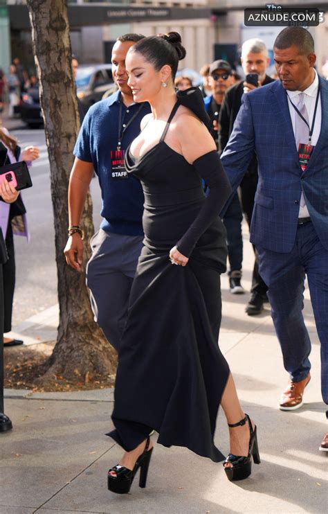 Selena Gomez Sexy Shows Off Her Sultry Figure Wearing A Fabulous Black Dress At The Emilia Prez