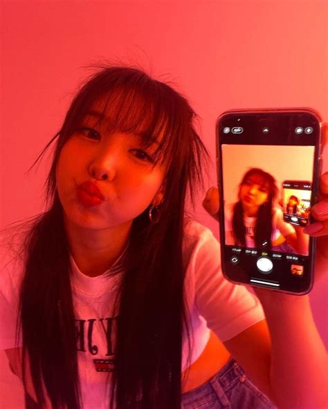 This Is The New Selca Trend Among K Pop Idols These Days Allkpop