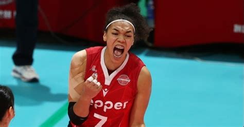 블로킹 4득점 기뻐하는 엘리자벳