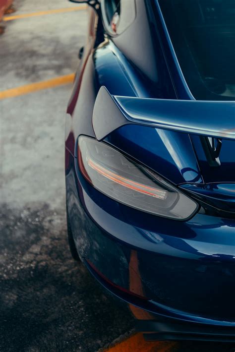 고급 승용차 고성능 차 공기 역학 교통 기술 도로 도시 운전 도시의 레이싱 모터스포츠 모험 미등 반사면