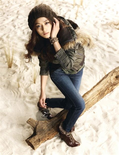 Gambar Foto Jun Ji Hyun Menjadi Model Fashion Celana Jeans Foto 2 Dari 93