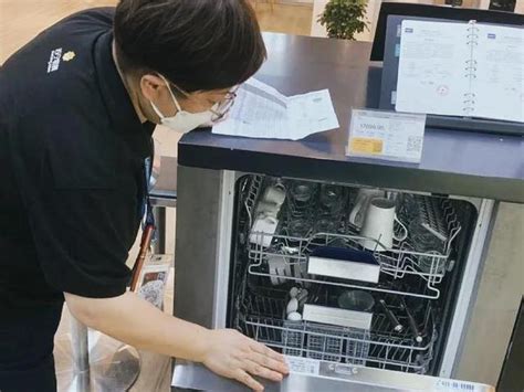 國慶首日上海開展家電消費補貼 蘇寧易購門店諮詢量環比上漲300 每日頭條