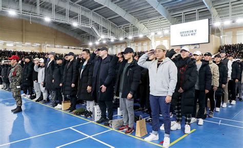 육군도 안 그러는데 공군 입대한 훈련병들 두발 규정이 확 달라졌다 위키트리