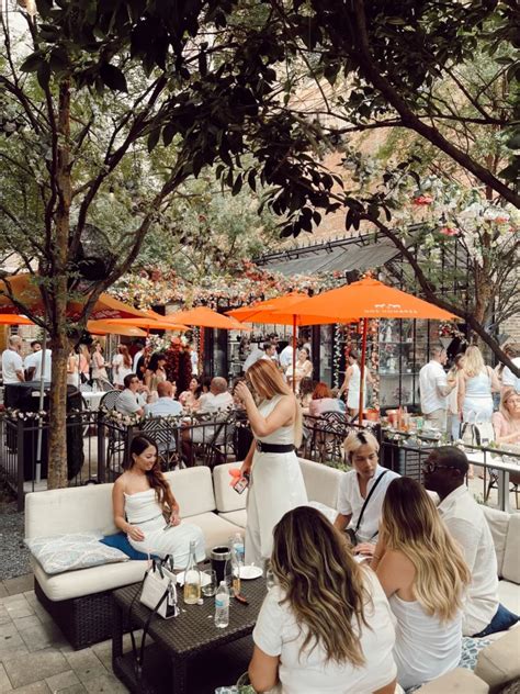 Exclusive Guide To The 7 Best Cocktail Bars In Houston Craft Yours