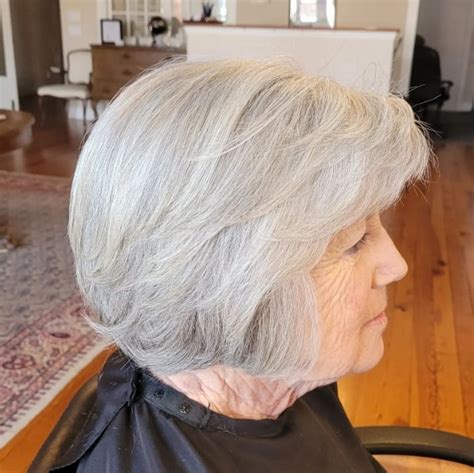 Feathered Short Hairstyles For Women Makeup Wearables