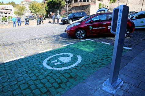 თბილისში ელექტრომობილების დასამუხტი ორი სადგური დამონტაჟდა Netgazeti • ელექტრომობილი