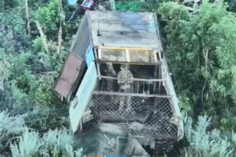 Українські військові вперше затрофеїли ворожий «танк черепаху відео Chas News