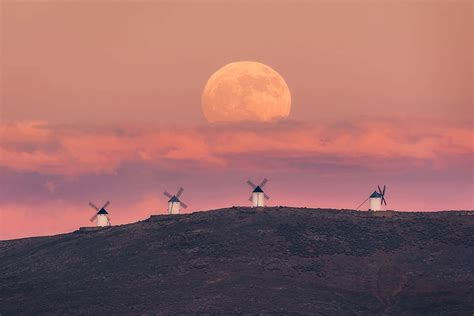 36 Awe Inspiring Sun Moon And Milky Way Photos Of 2020 Petapixel