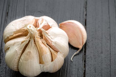 14 Evidence-Based Health Benefits of Garlic - Well-Being Secrets