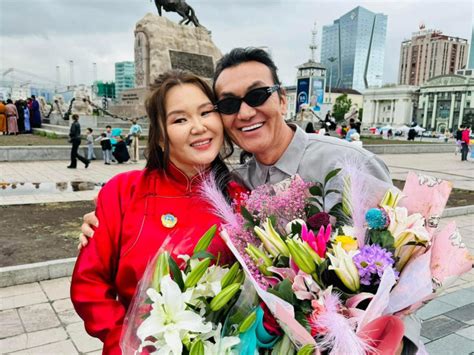 Жүжигчин Ц Ганзоригийн эхнэр алдарт эхийн одонгоо гардан авчээ Isee Mn