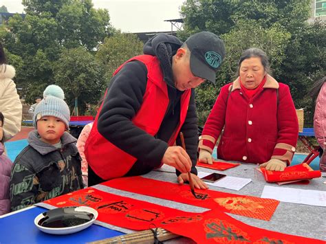 “龙”墨重彩辞旧岁 书香万福迎新春