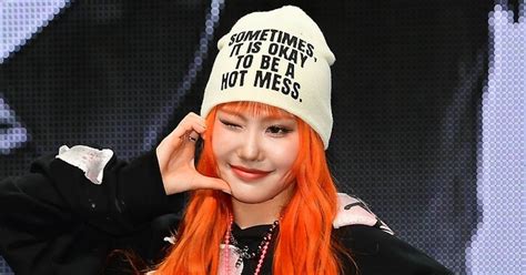 Ten포토 영파씨 한지은 막내의 깜찍한 볼하트